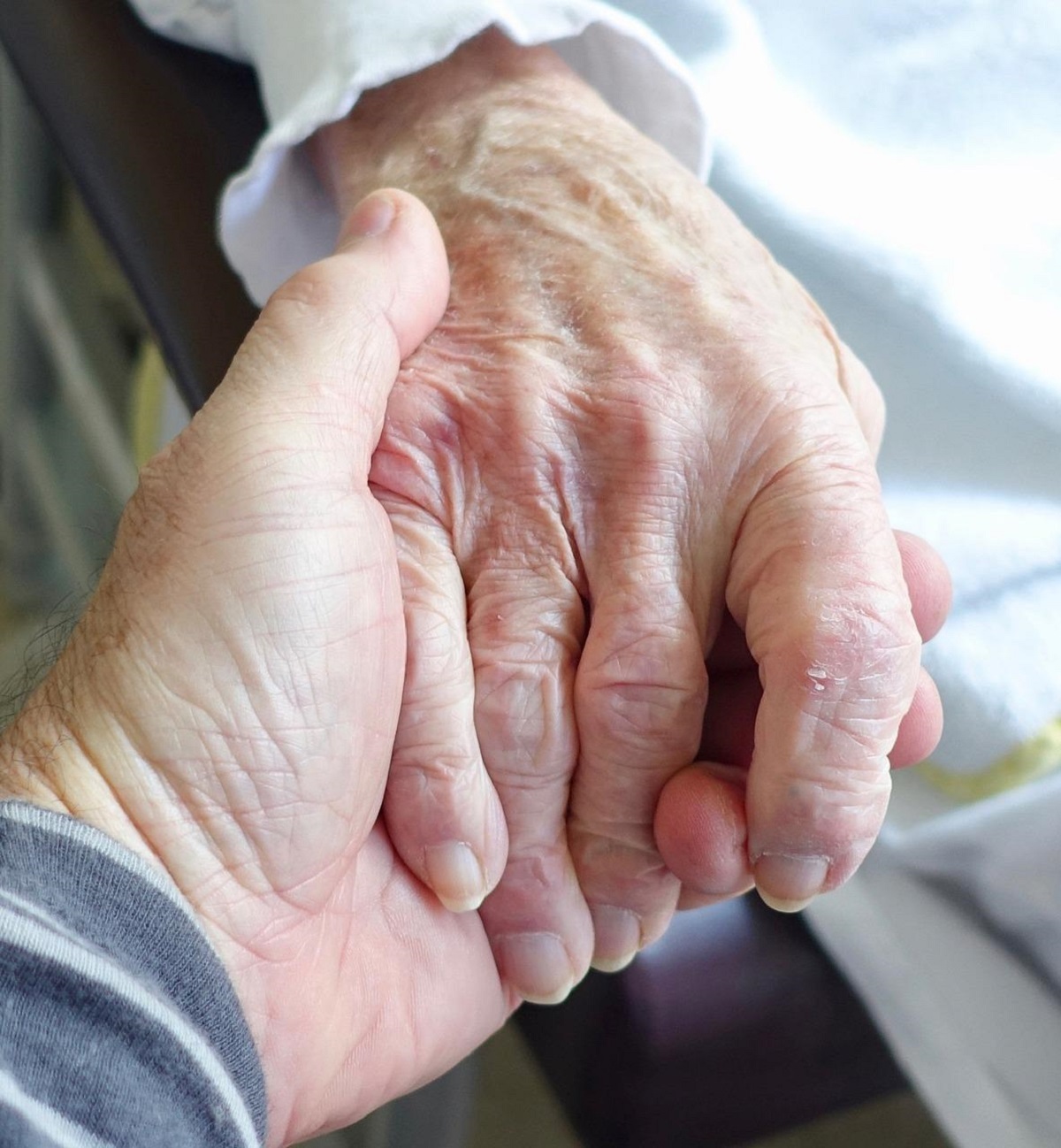How To Console The Grieving: Condolence & Sympathy Messages