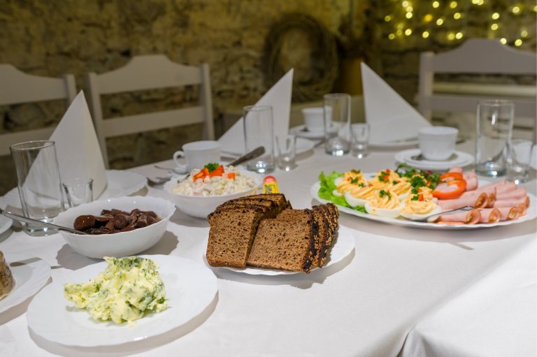 What Is A Funeral Repast? Quick Guide To Planning A Repass
