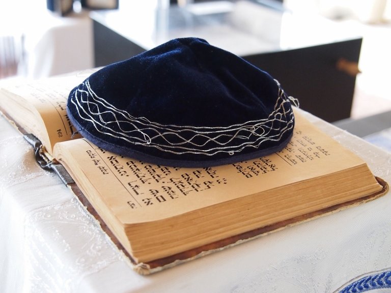 Jewish Funeral Etiquette: Basic Guide To A Jewish Funeral